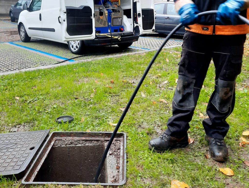All applications of sewer cleaning equipment for municipal cleaning