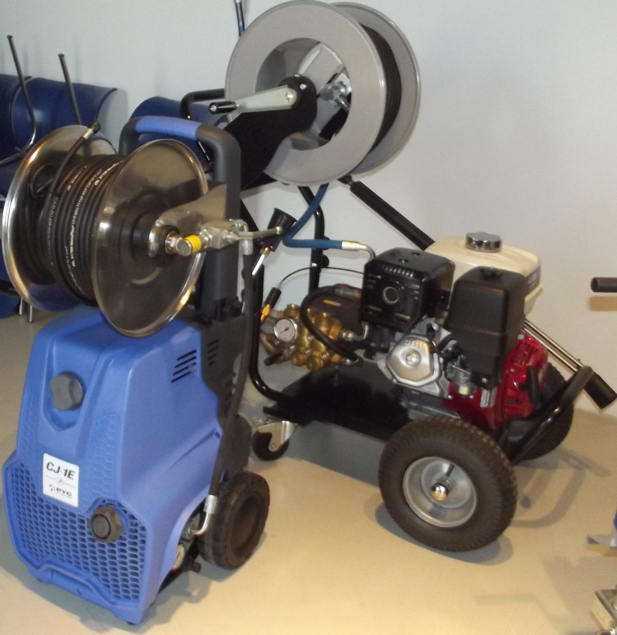 Sewer maintenance: which equipment using, for washing pipes