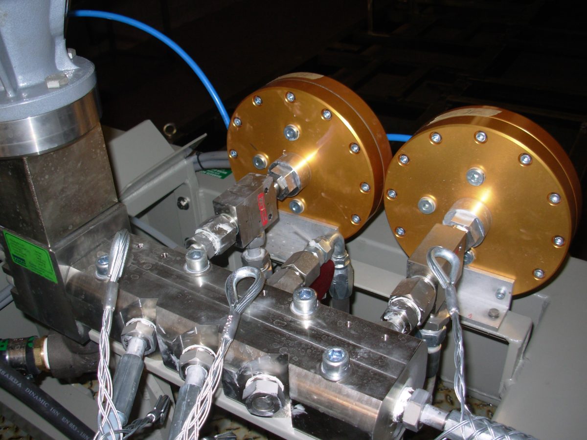 High pressure pumps for the rubber industry and the production of pipes